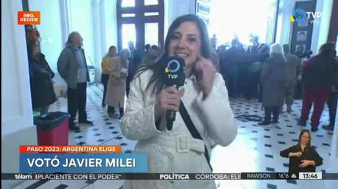 Repudian agresión a periodista durante la cobertura de Milei votando ... Repudian agresión a periodista durante la cobertura de Milei votando ...